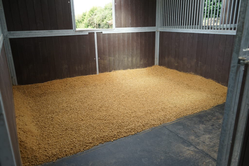 Concord Wheat Straw Pellets - Keeway Equestrian Surfaces